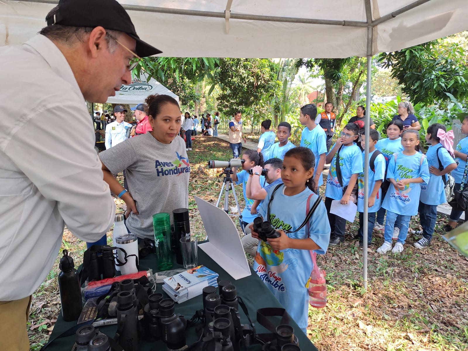Una gran celebración del Día de la Tierra en el Santuario Aves Honduras ...